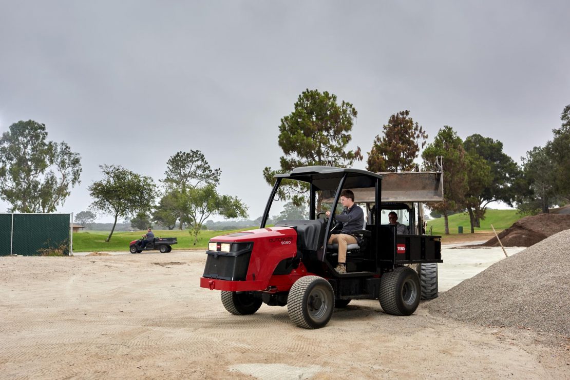 Toro Outcross 9060 - Hako Ground & Garden